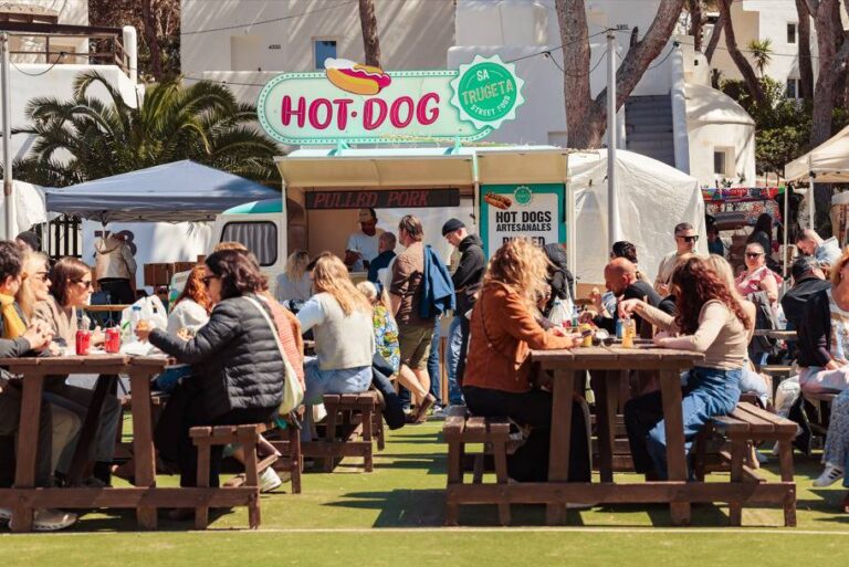 Hippy Market Punta Arabí, the oldest market in Ibiza, opens the season ...